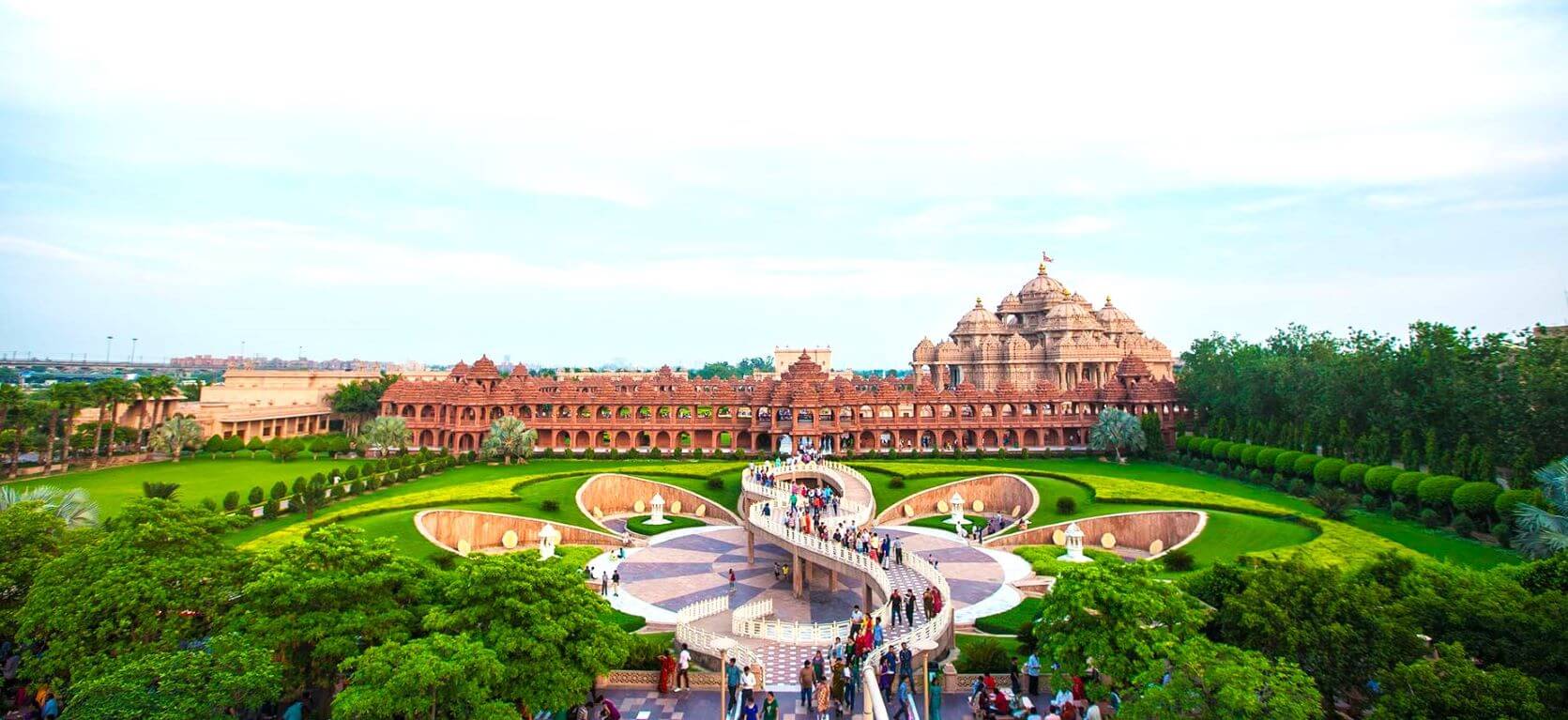 The Famous Swaminarayan Akshardham Temple - Vardhman Vacations