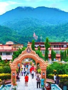 Top 15 Ashrams in India for Spiritual Retreat & Meditation