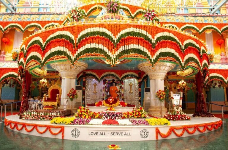 Top 15 Ashrams in India for Spiritual Retreat & Meditation