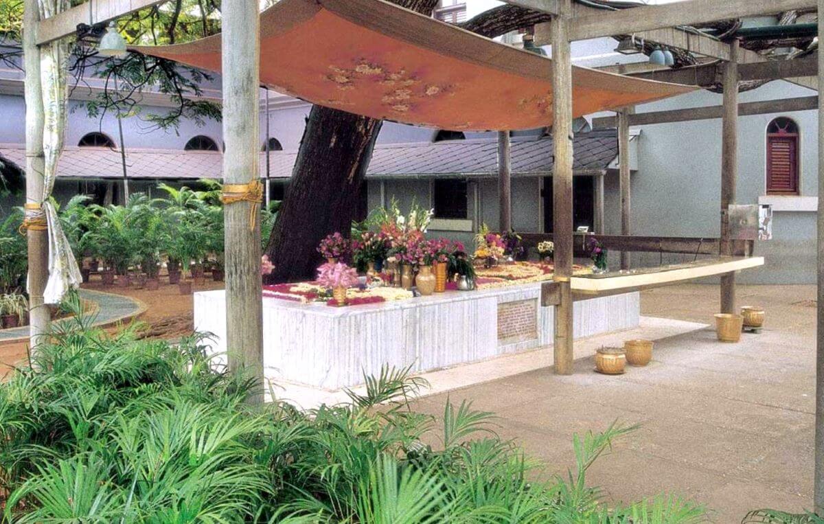 Top 15 Ashrams in India for Spiritual Retreat & Meditation