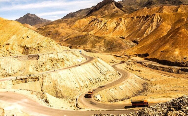 Top 35+ Places to Visit in Ladakh – Best Tourist Attractions & Hidden Gems