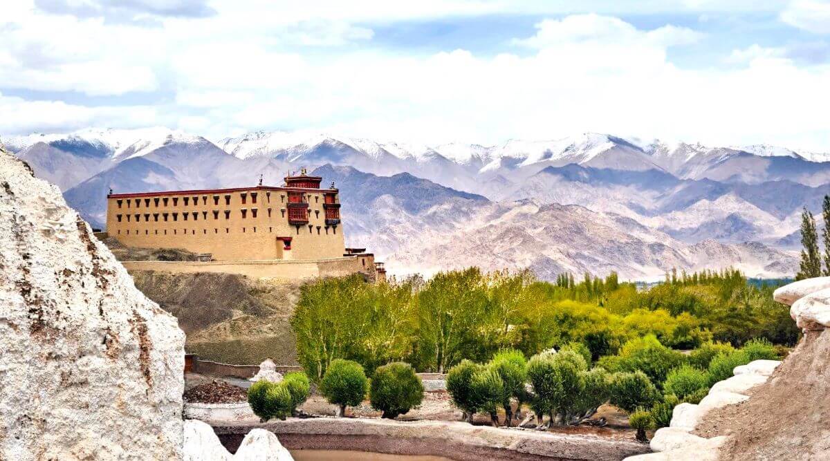 Top 35+ Places to Visit in Ladakh – Best Tourist Attractions & Hidden Gems
