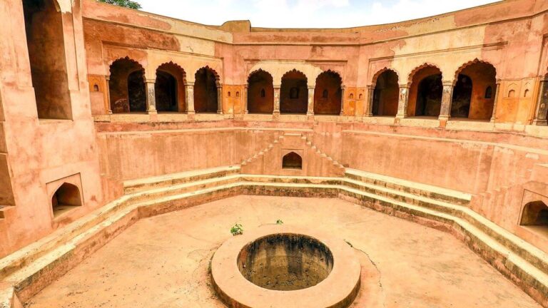 Popular Stepwells in India | Ancient Baolis & Vavs to Visit