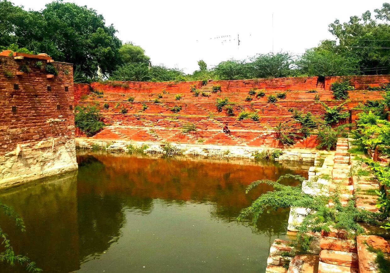 Popular Stepwells in India | Ancient Baolis & Vavs to Visit